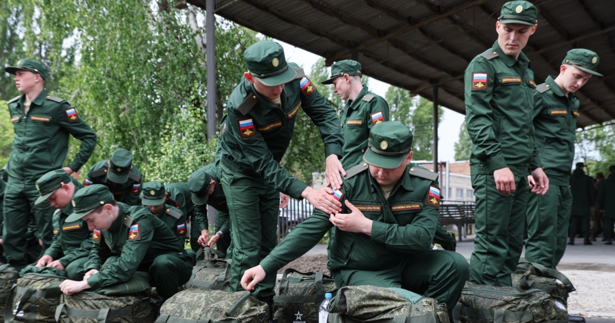 Матери российских срочников бьют тревогу: солдат отправляют в Курскую ...